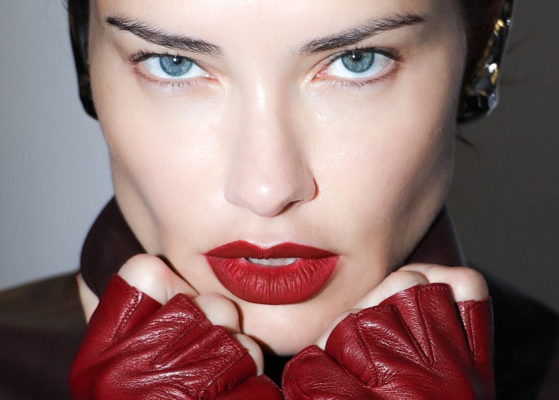 A supermodelo Adriana Lima retorna às passarelas da Victoria's Secret ...